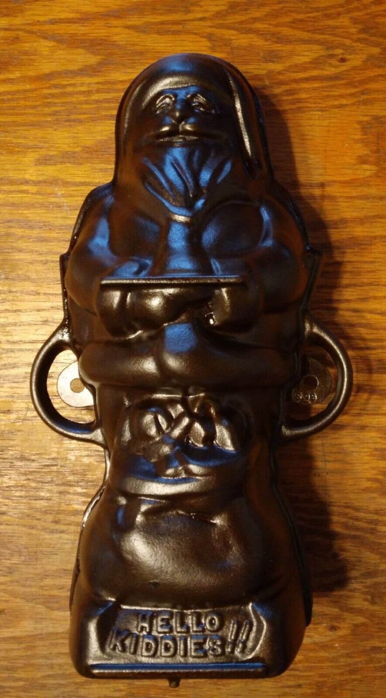 Griswold Vintage Cast Iron Santa Cake Molds: Real or Reproduction ...